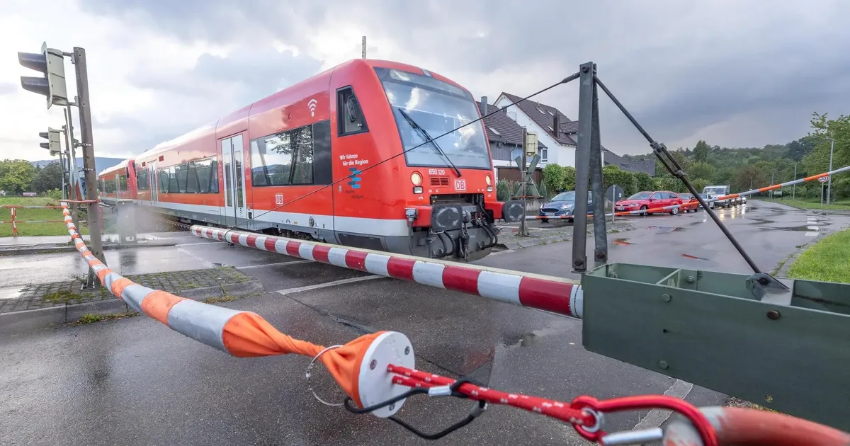 In Owen wird der Bahnübergang der Teckbahn per Hand geregelt. - Rund um ...