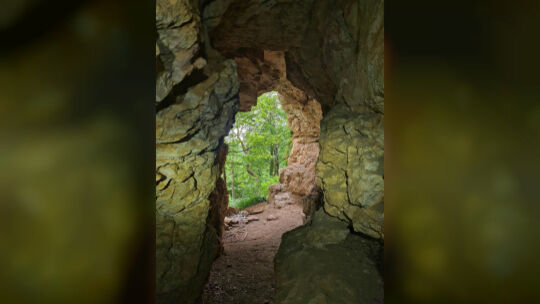 Der Gelbe Fels von oben, unten und innen - Rund um die Teck - Teckbote